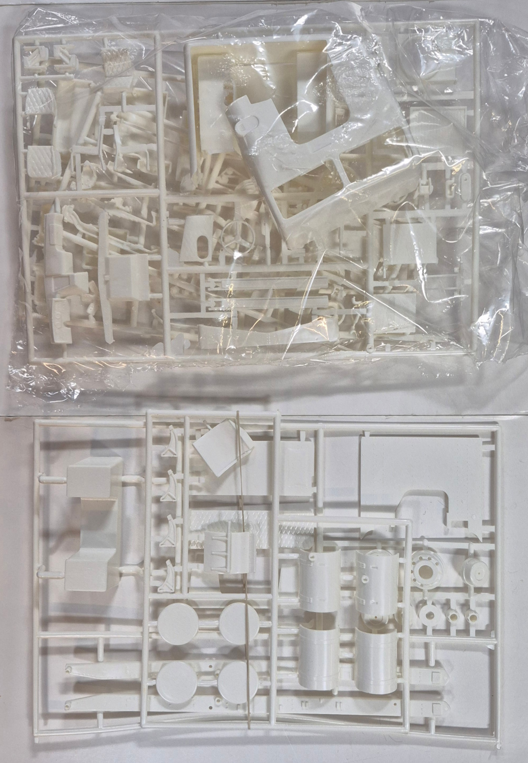 Vintage 1975 AMT White Freightliner Dual Drive Truck Tractor Model Kit ...