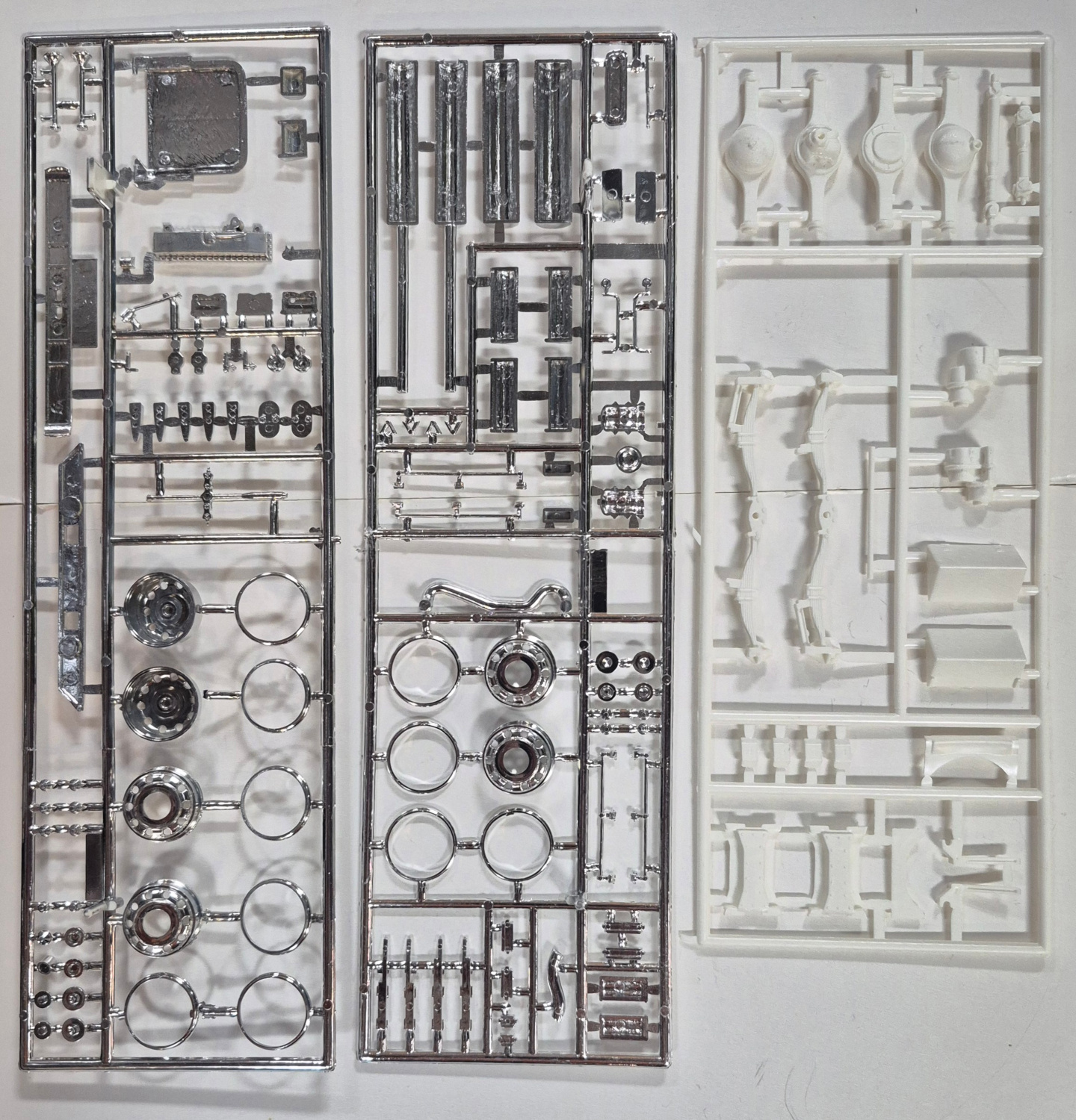 Vintage 1975 AMT T568 White Freightliner Dual Drive Truck Tractor Model ...